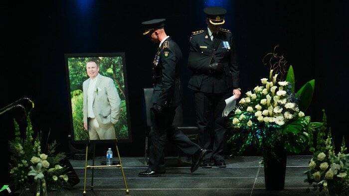 Une cérémonie solennelle pour rendre hommage au sergent ontarien Eric ...