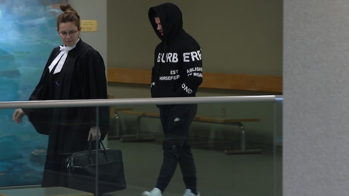 Deux fraudeurs plaident coupables d’avoir arnaqué et volé deux aînées à ...