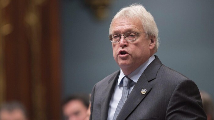 Gaétan Barrette défend le transfert des chirurgies du cancer de l ...