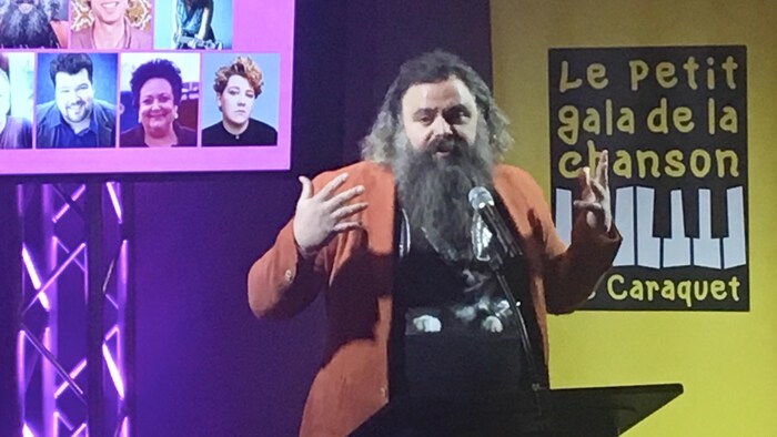 Gala de la chanson de Caraquet : une « équipe du tonnerre » | Radio-Canada