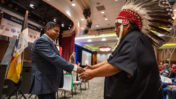 Le Canada s’excuse auprès de 9 communautés des Premières Nations Dakota ...