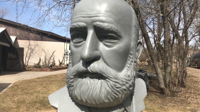 L’inauguration du monument Georges-Forest reportée en juin | Radio-Canada