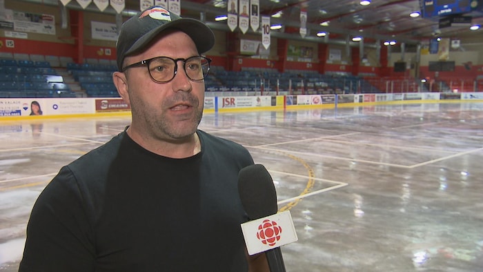 Un projet pilote contre la violence dans les arénas de l’Estrie | Radio ...