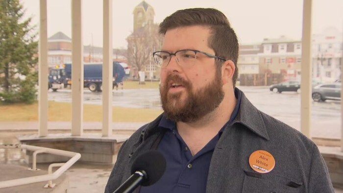 Susan Holt devance Blaine Higgs, selon un sondage | Radio-Canada