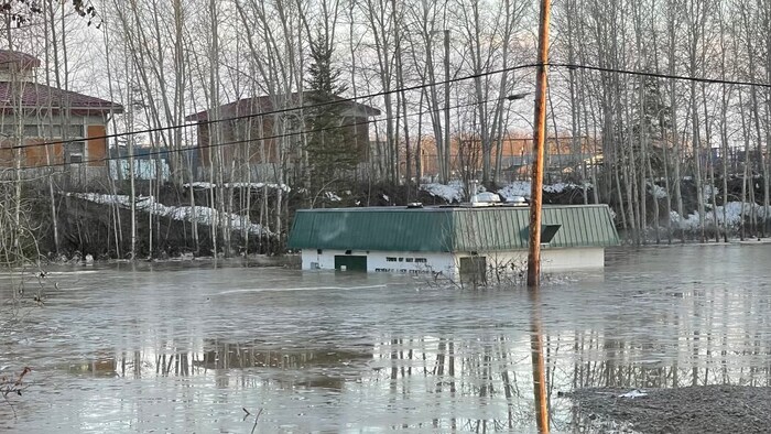 Le coût des inondations de Hay River estimé à plus de 174 millions ...