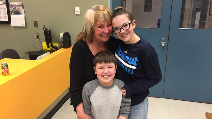 Un garçon transmet à sa communauté l’amour de sa mère | Radio-Canada