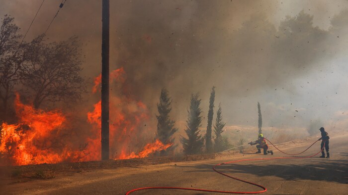 Athènes menacée par les flammes, la Grèce demande l’aide de l’Union ...