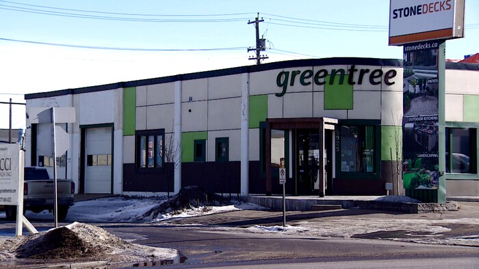Greentree : ses anciens employés français « exploités » veulent tourner ...