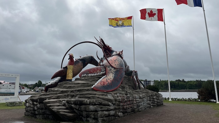 Le homard géant de Shediac vandalisé | Radio-Canada