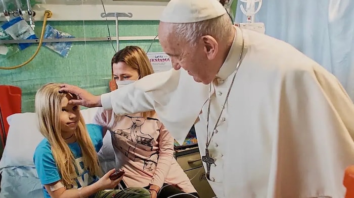 Séparées par la guerre, deux jeunes Ukrainiennes se retrouvent au ...
