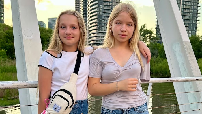 Séparées par la guerre, deux jeunes Ukrainiennes se retrouvent au ...
