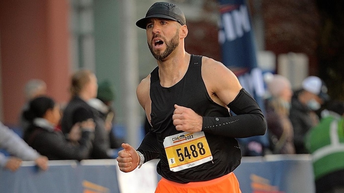 Du football au marathon en moins de 24 heures | Radio-Canada