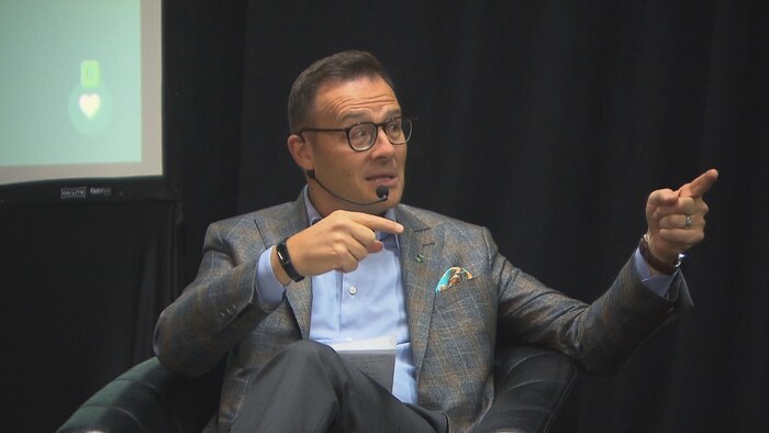 Le patron de Desjardins rencontre les jeunes Trifluviens | Radio-Canada