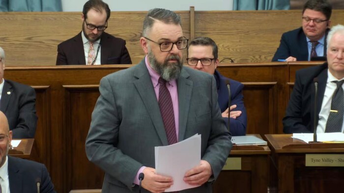 Tourisme : l’opposition critique l’intention du gouvernement de faire ...