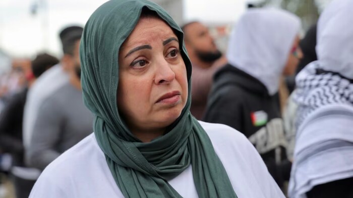 Des gens réunis à Halifax en soutien aux Israéliens et aux Palestiniens ...