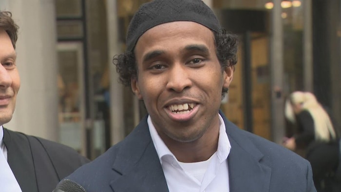 Un rappeur accusé de meurtre est libéré soudainement | Radio-Canada