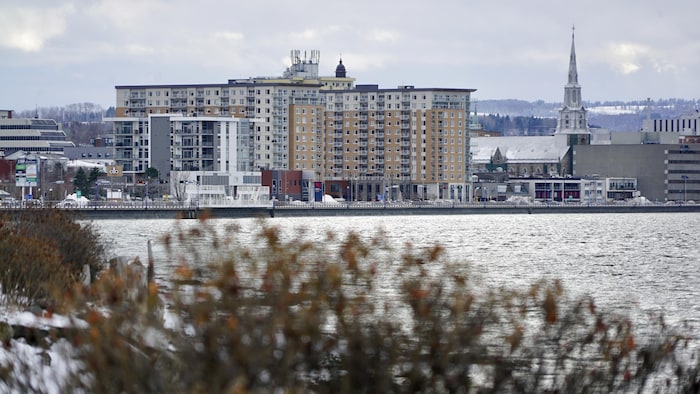 Bâtiments commerciaux inexploités à Rimouski : la Ville amende son ...