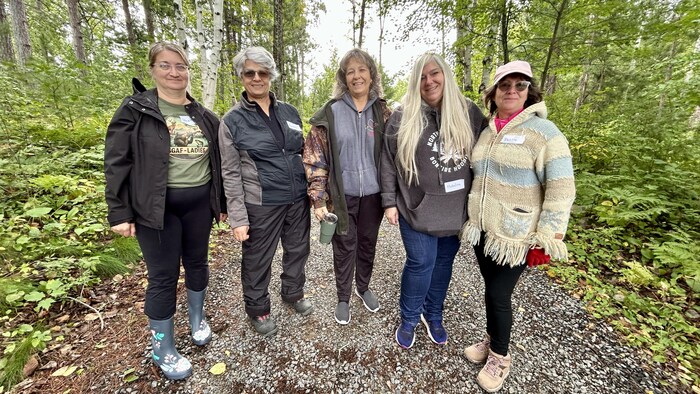 Le plein-air entre femmes pour plus de confiance | Radio-Canada