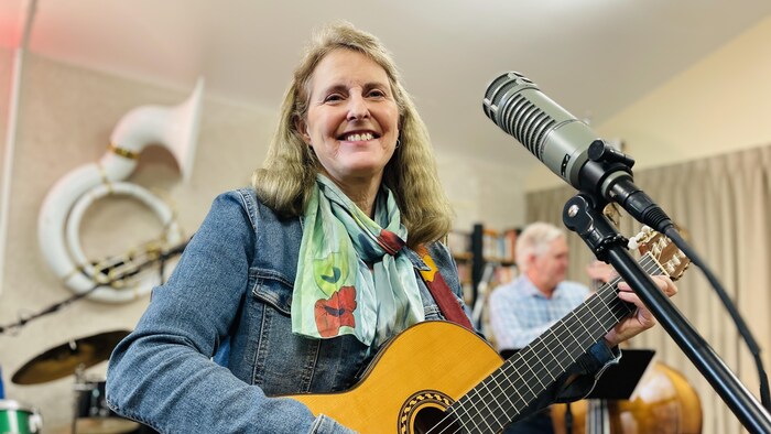 L’art de raconter des histoires en chanson avec Hélène Perreault ...