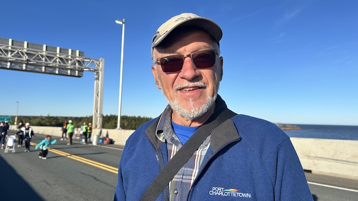 10 000 coureurs et marcheurs traversent le pont de la Confédération ...