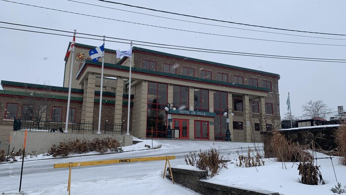Le conseiller municipal Benjamin Tremblay réintègre ses fonctions à ...