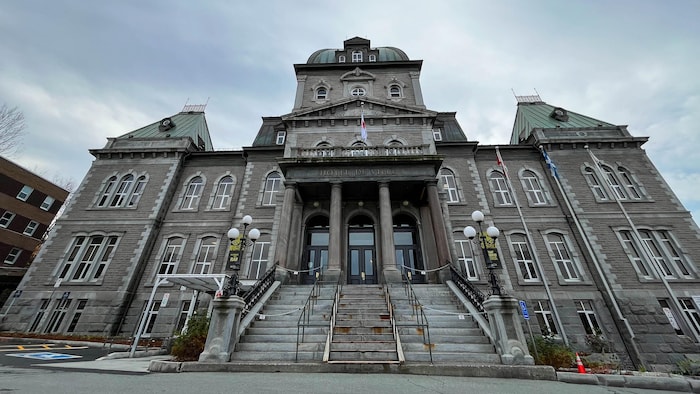 Plus de 100 jours pour répondre à des demandes d’accès à l’information ...