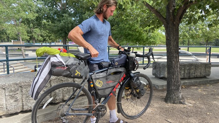 Traverser le Canada en vélo en l’honneur de sa mère | Radio-Canada