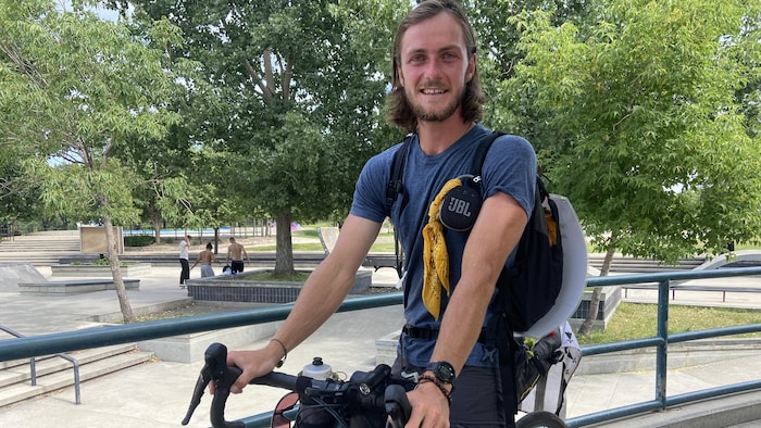 Traverser le Canada en vélo en l’honneur de sa mère | Radio-Canada