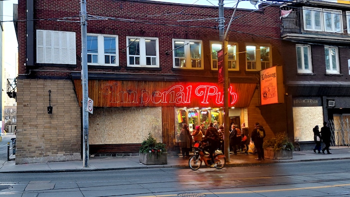 Un pub emblématique cède sa place à 21 étages de béton | Radio-Canada