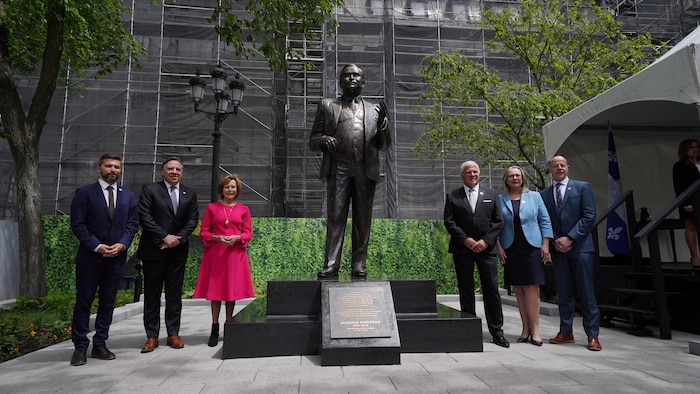 Dévoilement du monument en hommage à Jacques Parizeau | Radio-Canada