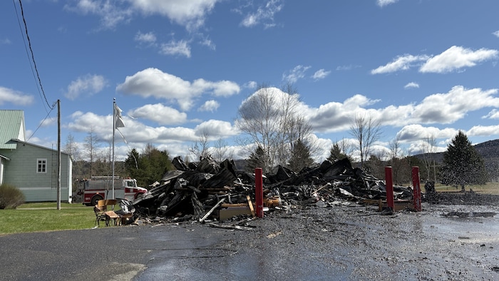 La caserne d’incendie de Trois-Rives rasée par le feu | Radio-Canada