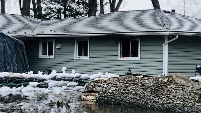 Incendies dans des résidences inondées de Constance Bay | Radio-Canada