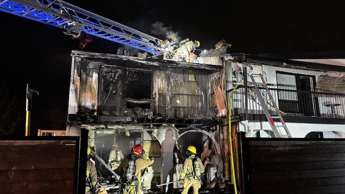 Un homme meurt dans un violent incendie à Sainte-Foy | Radio-Canada