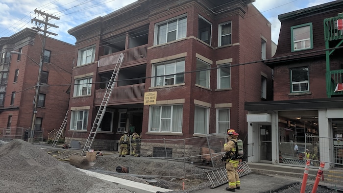 Une personne sauvée d’un incendie sur la rue Elgin | Radio-Canada