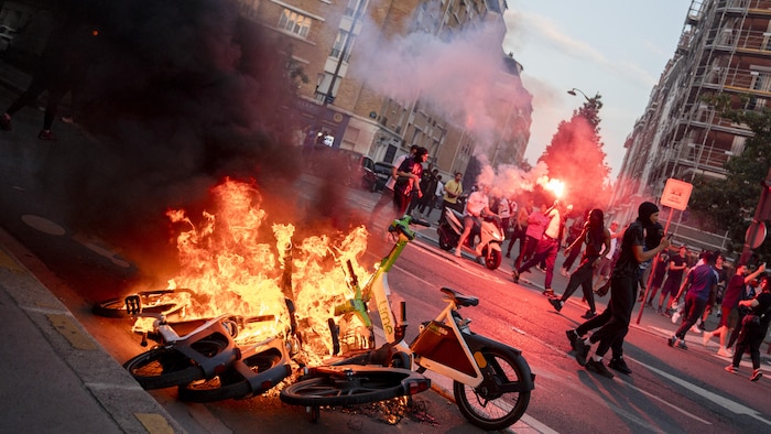 Ligue des champions : le PSG fêté sous haute surveillance à Paris ...