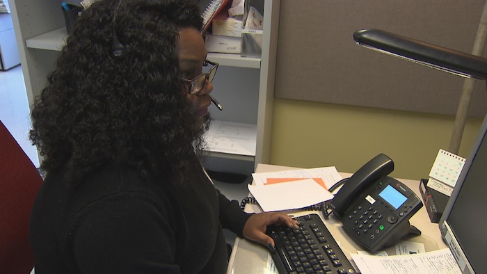 Appels 911 : Québec veut transférer les cas non urgents au 811 | Radio ...