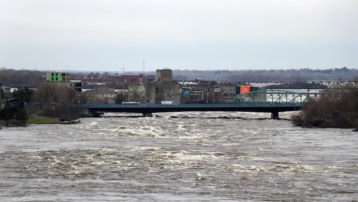 L'eau de la rivière des Outaouais remonte | Radio-Canada