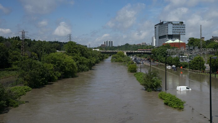 EN PHOTOS – Pluies torrentielles : une accumulation record s’abat sur ...
