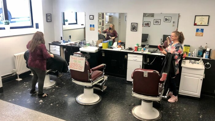La « chaise célèbre » d’un salon de barbier d’Ottawa est à vendre ...