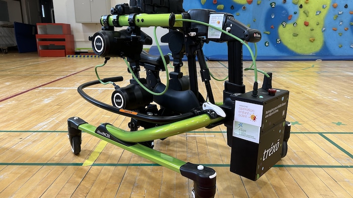 Une nouvelle marchette pour enfants dotée d’un exosquelette robotisé à ...
