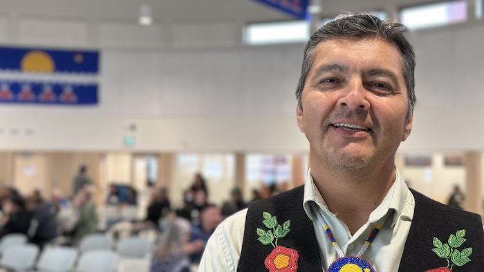 Le grand chef tłı̨chǫ se penche sur les dépendances et le logement ...