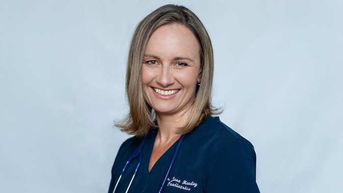 Des médecins ontariens offrent des soins sans être payés pour leur ...