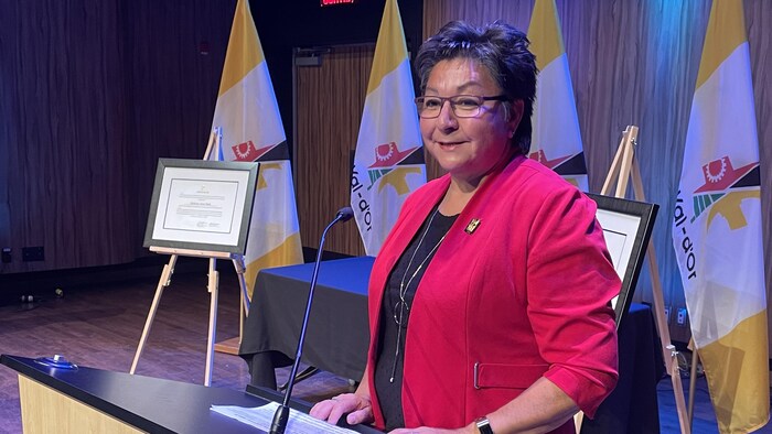 Gaby Lavoie et Janet Mark décorés de l’Ordre de Val-d’Or | Radio-Canada