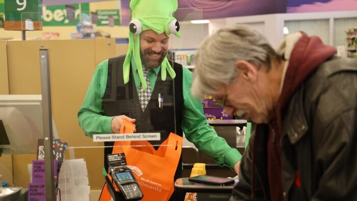 Un supermarché d’Edmonton offre une « caisse lente » pour briser l ...
