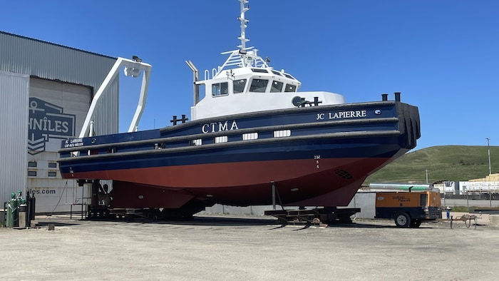 Le JC Lapierre, un nouveau remorqueur 100 % madelinot | Radio-Canada
