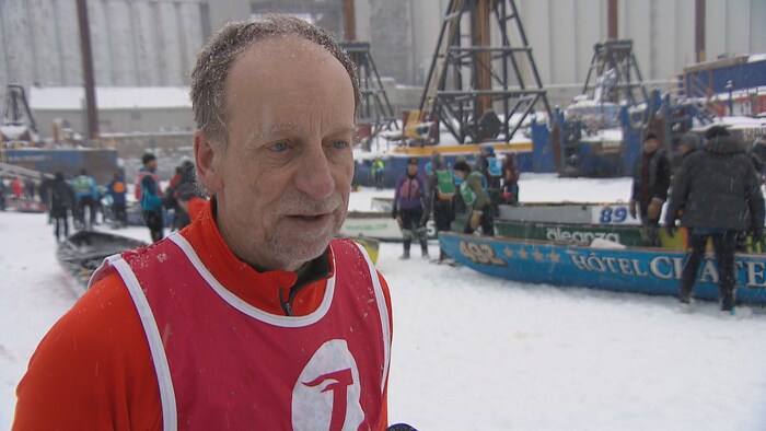 Jean Anderson défait par l’équipe Volvo à la course de canot à glace du ...
