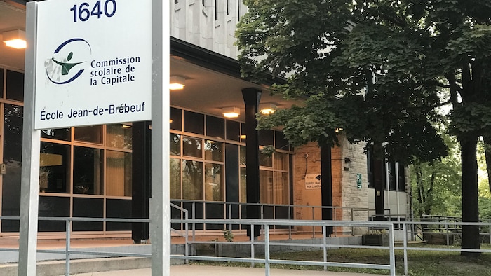 Plus de 500 élèves testés à l’école secondaire Jean-de-Brébeuf | Radio ...