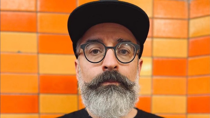 JF Pauzé, guitariste des Cowboys Fringants, lance un album et un spectacle en solo | Radio-Canada