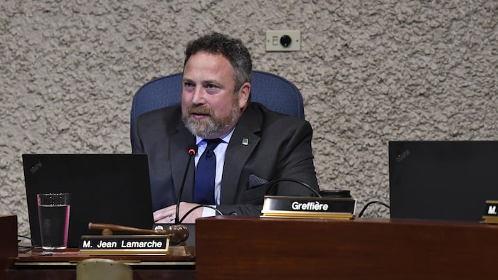 Dernière séance de conseil municipal émotive pour le maire Jean ...