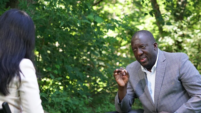 Le Dr Ngola Poursuit Le Gouvernement Du N B La Grc Et Facebook Radio Canada